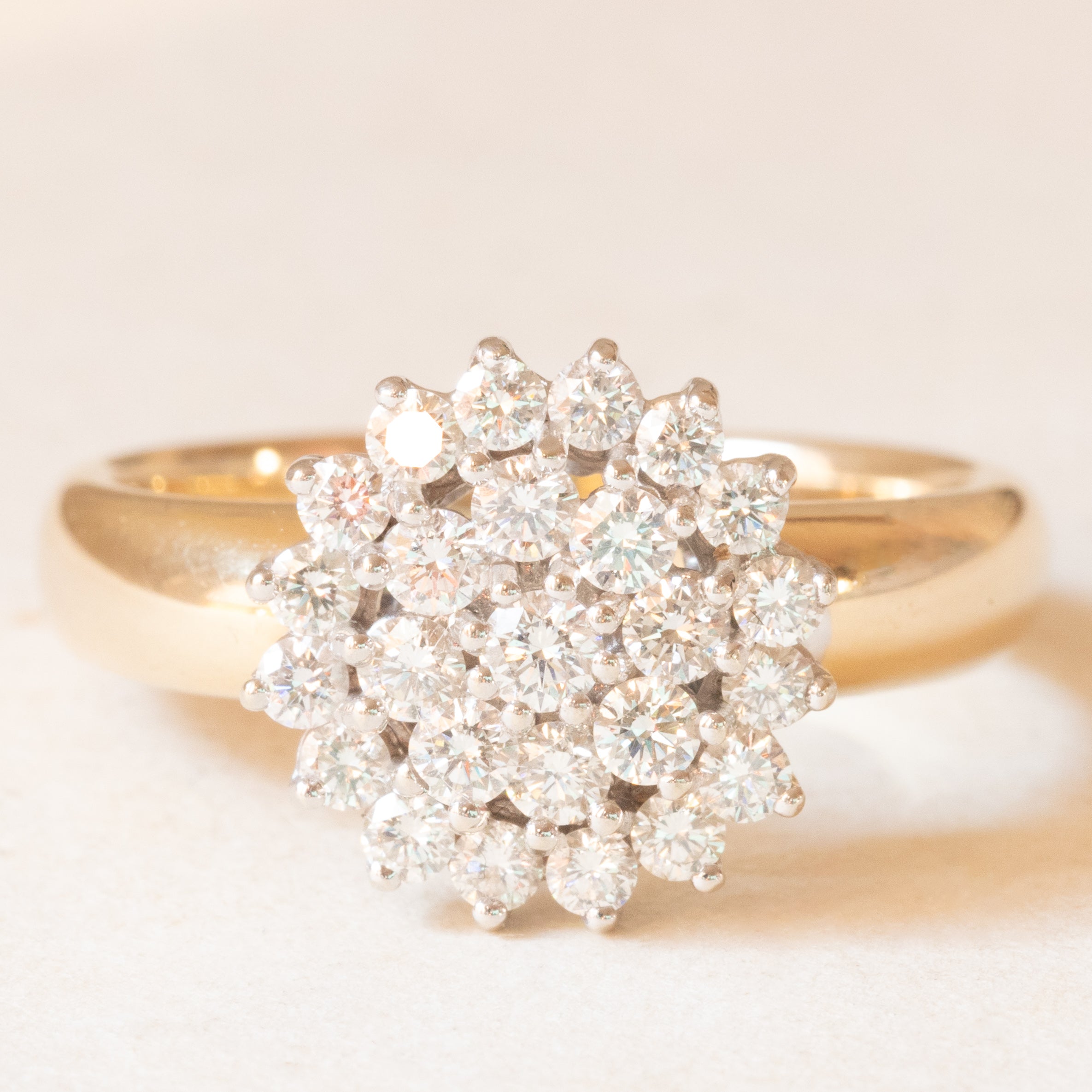Anello a fiore vintage in oro giallo e bianco 14K con diamanti di tagl – Antichità Galliera