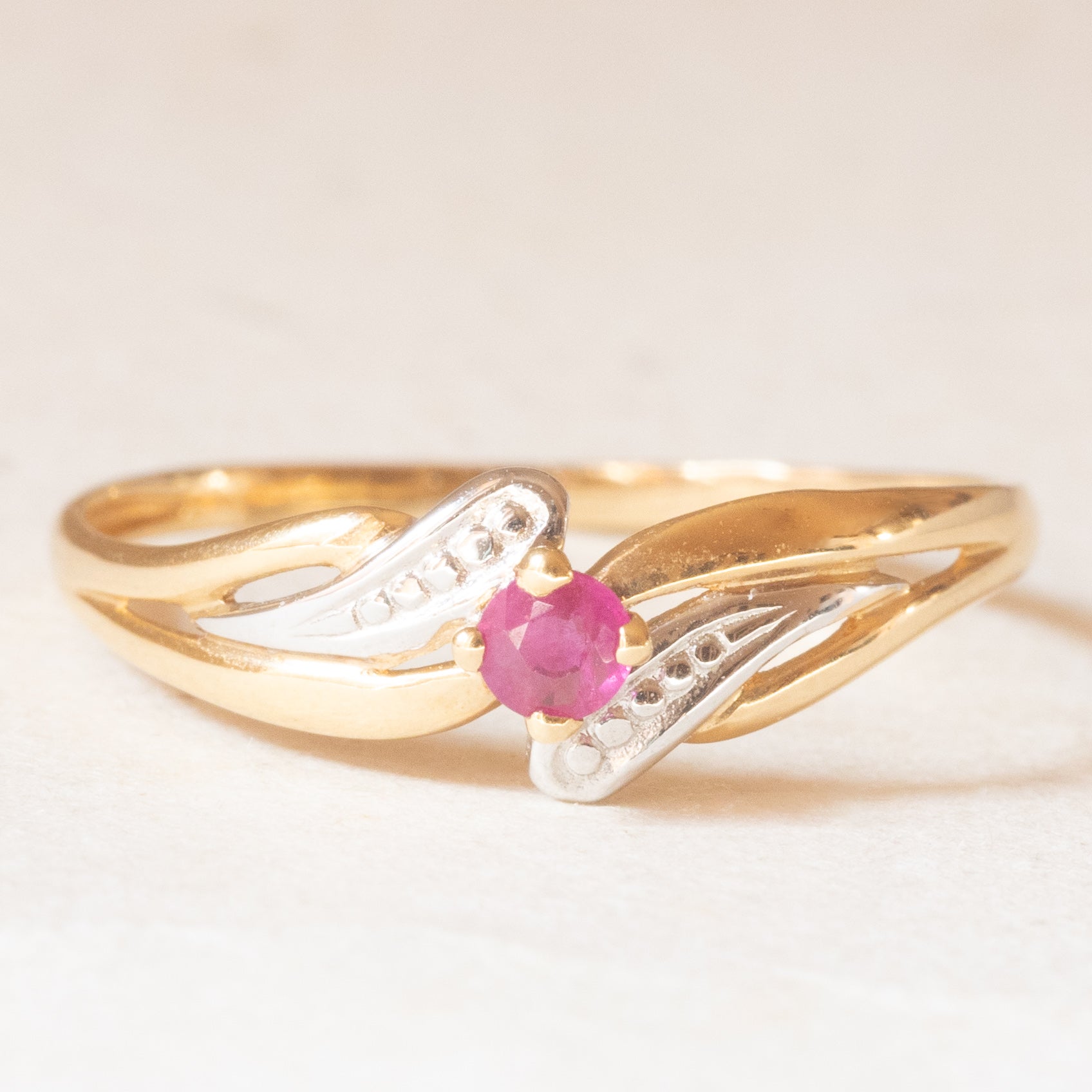 Anello vintage in oro giallo e bianco 18K con rubino sintetico (0.07ct ...