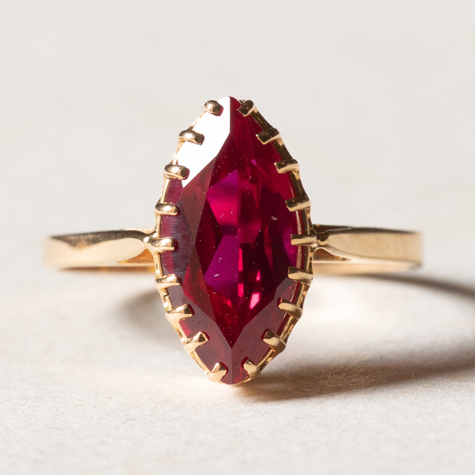 Anello vintage in oro 18K con rubino sintetico, anni '70 – Antichità ...