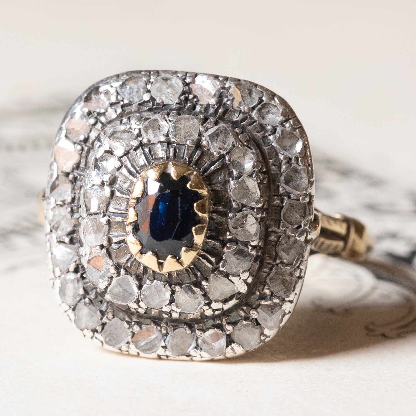Anello vintage in stile antico a margherita in oro giallo 18K e argent ...