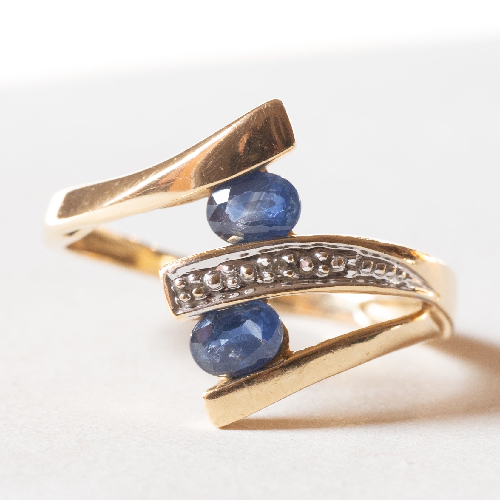 Vintage 18K gold ring with sapphires and diamond, 70s - Antichità Galliera