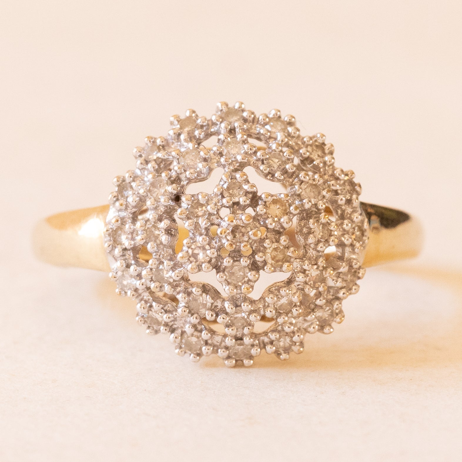 Anello vintage in oro giallo e in oro bianco 9K con diamanti (0.40ctw ...