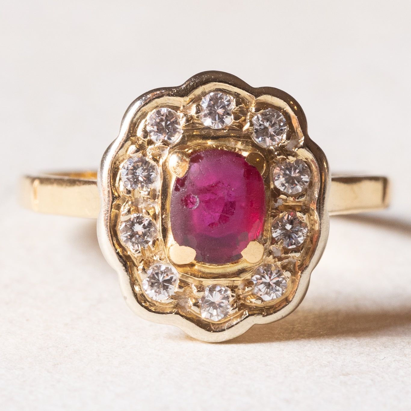 Anello vintage a margherita in oro 18K con rubino (0.30ct ca.) e diama ...